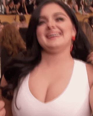 Ariel Winter Before Breast Reduction Sex Gifs Porn GIF XXX GIFs PICTOA