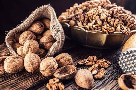 9 Health Benefits Of Walnuts And Full Nutrition Facts