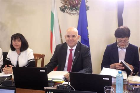 ВСС спира часовника утре продължават с гледането за отстраняването на