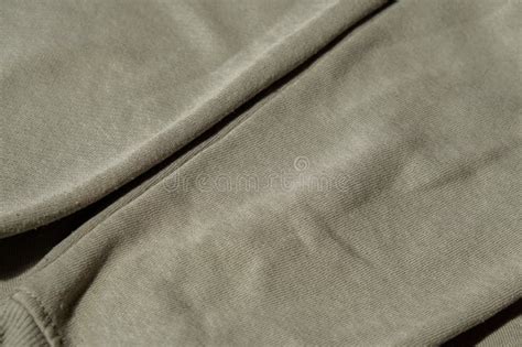 no lints on green sweater after cleaning and collected fluff lint