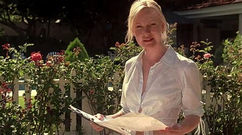 Голая Лора Харрис в 24