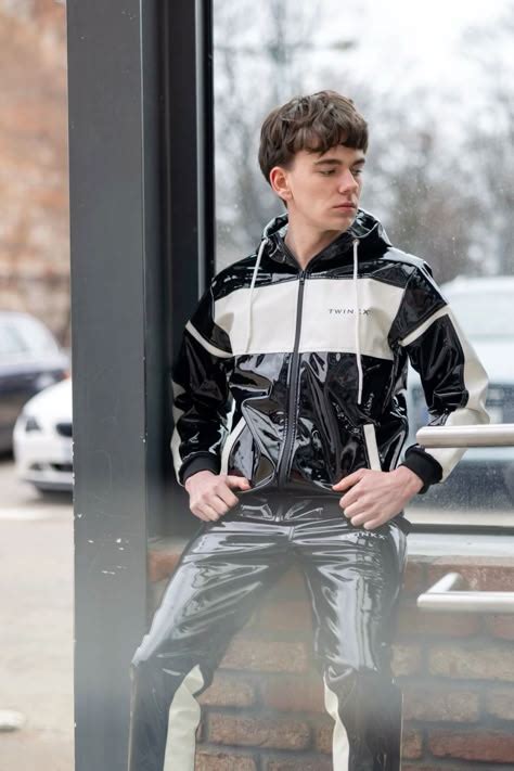 Pin Van TWINK X Op TWINK X PVC Mannen In Leer Mannen Mooie Kapsels