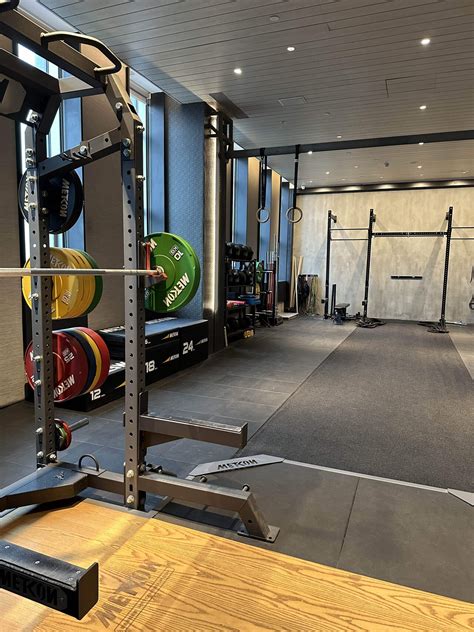 블라인드 헬스·다이어트 기구 너무 예쁘다