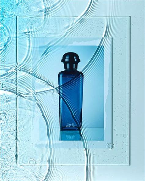 Épinglé par 선주 김 sur cosmetics contents layout Photographie verre Nature morte Flacons de parfum