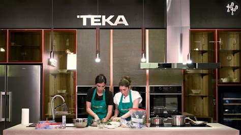 ხრაშუნა ღორის ხორცი რაჭული ლორის და ლობიოს დიფი გამომცხვარი კამამბერი და ტარხუნის სალათი