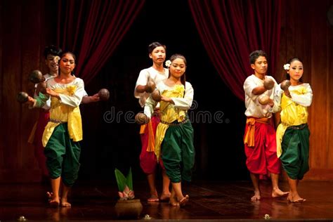 Folk Dance Cambodia Editorial Image Image Of Girl Beauty 36174260