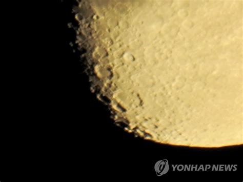 토끼는 없지만 아름다운 달 표면 연합뉴스