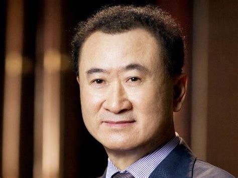 王健林都比你早起，你还好意思赖床吗？