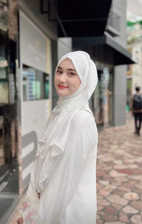 Pin oleh ρλριπξ δς.Δζυδφλ di Indy | Wanita, Wanita cantik, Gaya hijab