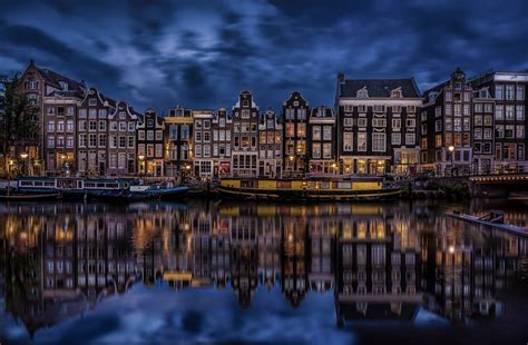 Amsterdam Canal At Night 4k Ultra Hd Wallpaper