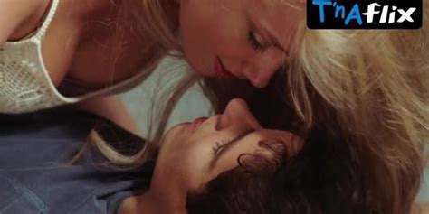 Amber Heard Sexy Scene In Gully