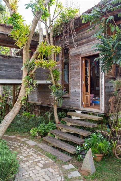 Huge Roof Curves Over House In Samambaia Designed For An Architect And Artist