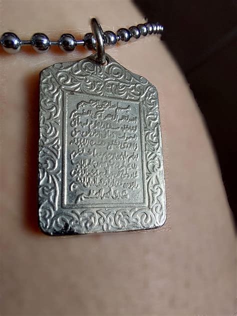 hey could someone help me read what is written here r islam