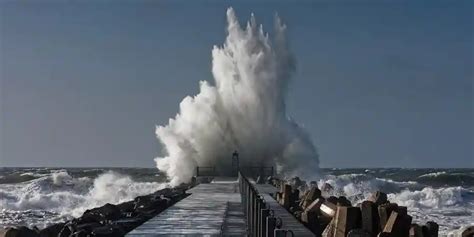 Definition And Meaning Of Surge Examples Synonyms And Antonym Definition And Meaning Of Surge Examples Synonyms And Antonym