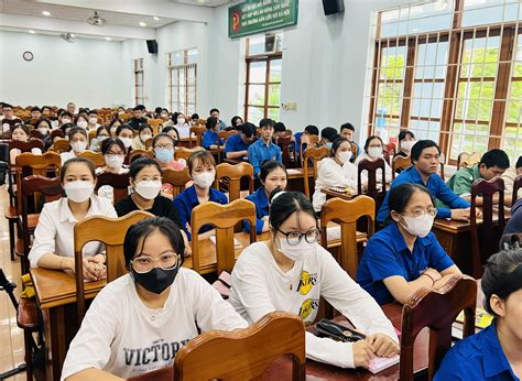 Gần 110 Học Sinh Sinh Viên được Bồi Dưỡng Nhận Thức Về Đảng Báo