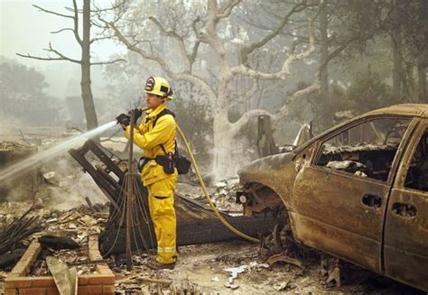 25 хүний аминд хүрээд буй Калифорнийн ойн түймэр хүрээгээ тэлсээр байна