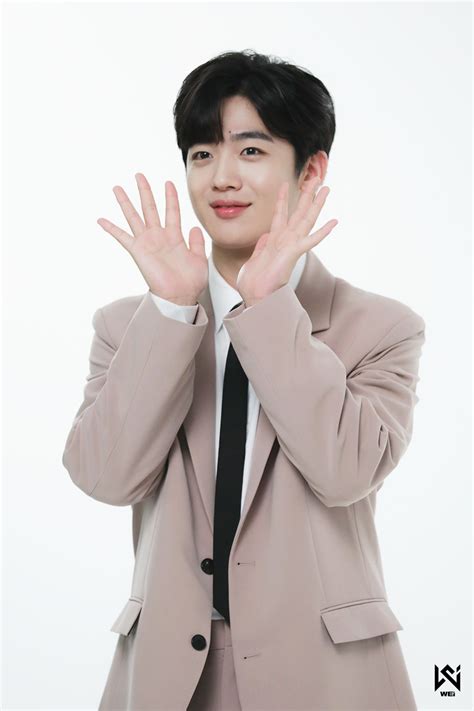 아이돌 이슈 김요한 피자에땅 광고 촬영 비하인드 역시 광고주님 안목이 보통이 아니시다ㅠㅠ 이제