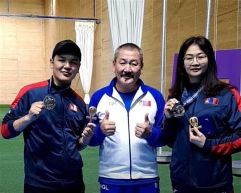 ОУХМ Ц Мөнхзул Э Даваахүү нар ДАШТ ий багийн мөнгөн медаль хүртжээ Dens Mn Популизмаас