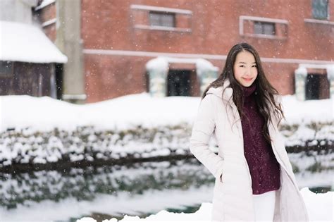 Free Photo Beautiful Young Asian Woman Smile And Happy With Travel