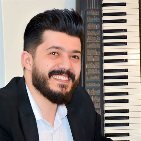 العازف ياسر عمار