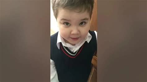 Мальчик в туалете в школе