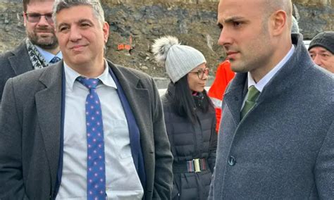 Депутати от ГЕРБ и министър Цеков инспектираха пътя Мездра Ботевград ВИДЕО СНИМКИ ᐉ Новини