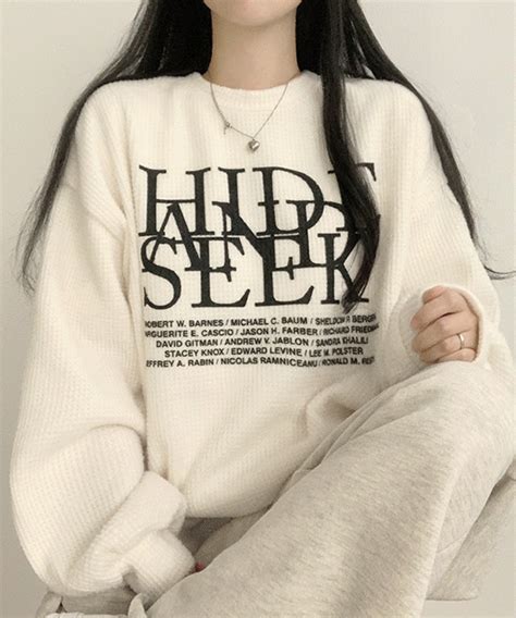 오버핏남녀공용 숨바꼭질 겨울 오버핏 와플 영문 레터링 박시핏 긴팔 캐주얼 루즈핏 맨투맨 스카룩 학원룩 에이블리