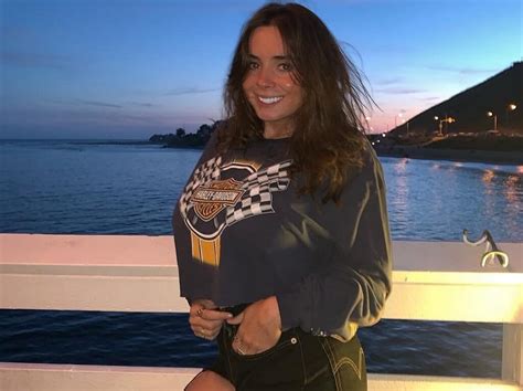Who Is Model Mila Santos Bio Wiki Net Worth And Life Story
