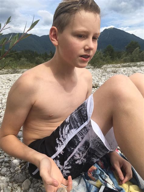 Фотографии на тему «Мальчик Без Трусов — скачивайте бесплатные изображения высокого качества