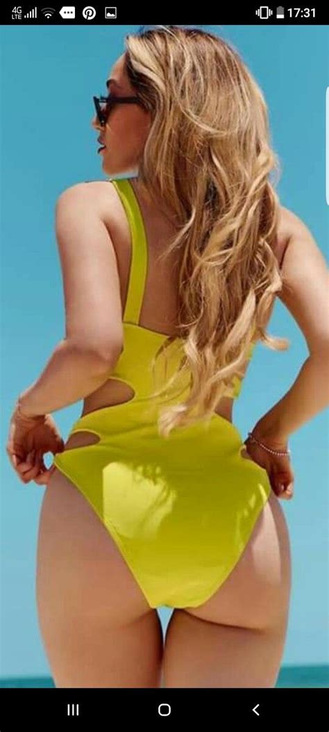 5 Hot Sexy Carolina Ross Bikini Pics