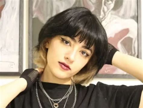 خاله نیکا شاکرمی آقای طهماسب دلقک‌بازی و به سخره گرفتن داغ ما، مصداق