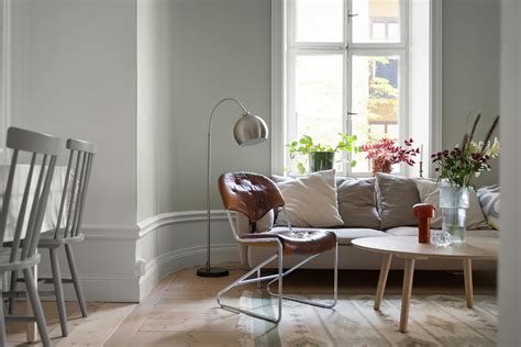 실내 가구 가벼운 가죽 의자 거실 깨끗한 디자인 나무 캐비닛 단순함 디자인 라운지 라운지 의자 매끄러운 미니멀리스트 미니멀한 부드러운 음색