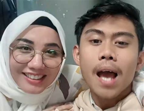 Viral Brondong Pamer Pacari Wanita Lebih Dewasa Selisih Tahun Ipol Id