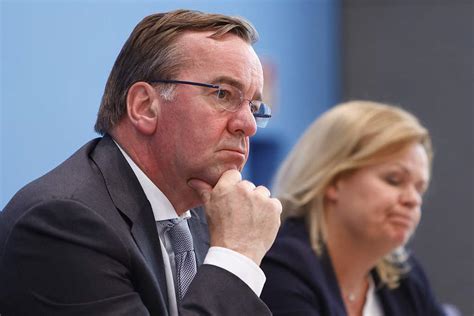 Министърът на отбраната на Германия „Невъзможно е“ членството на