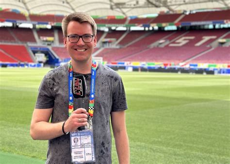 Daniel Haug Live Beim Deutschland Spiel Dabei Wie Arbeitet Ein Em Reporter Nachrichten Aus
