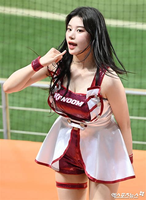 청순 베이글 치어리더 이예빈 큐티 섹시한 매력 발산 [엑s Hd화보]