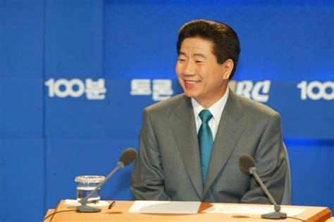 [노무현사료관] [mbc 100분 토론에 출연해 활짝 웃는 노무현 대통령]