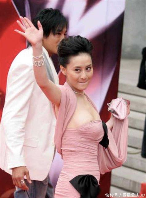 肩带滑落、裙底走光，12位女星红毯“大泄春光”，太尴尬了 360娱乐，你开心就好