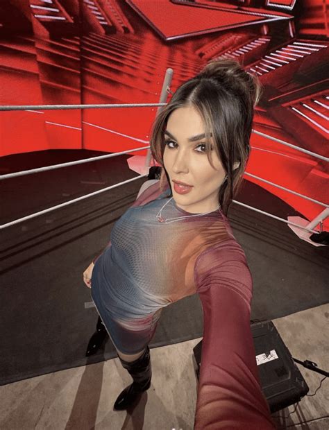 Wwe Star Cathy Kelley Shows Off Incredible Figure In Tiny One Piece