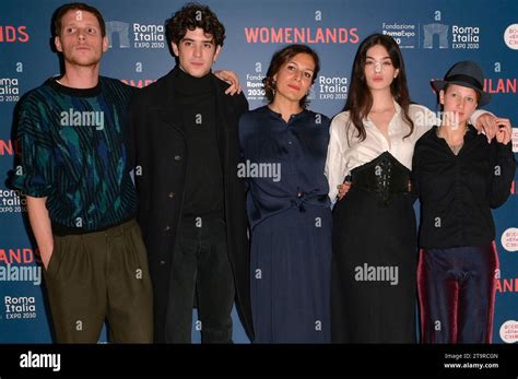 Alessandro Piavani Nicolas Maupas Laura Luchetti Deva Cassel Und Yile Vianello Beim Photocall