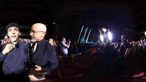 Adele Hentikan Konser Gara Gara Lihat Seorang Penggemar Diganggu Oleh