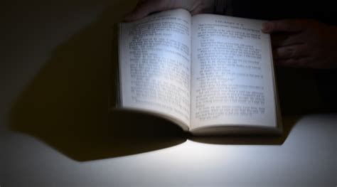 Tiny Tim Book Light By Mustard Review The Gadgeteer