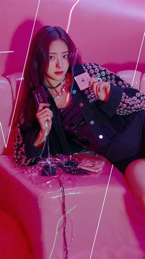 ITZY Yuna Wallpapers Top Free ITZY Yuna Backgrounds WallpaperAccess