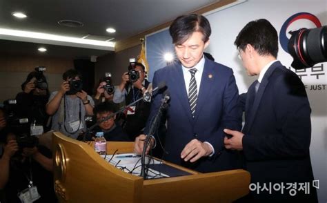 포토 검찰개혁 방안 발표 마친 조국 법무부 장관 아시아경제