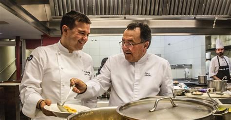 El Restaurante De Un Pueblo De Asturias Que Es Uno De Los Más Antiguos