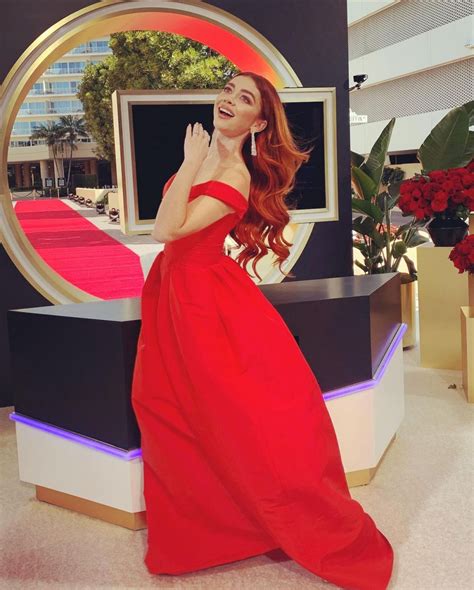 Sarah Hyland Dressed For The Golden Globes 2021 • Celebmafia