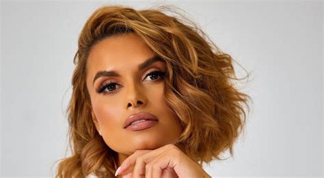 Joy Taylor Is Going Viral In New Spicy Miami Beach Photos Following