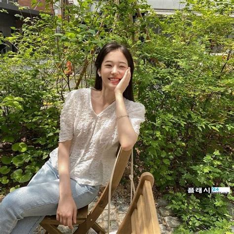 플래시24 연예 스포츠 자태가 고운 배우 노윤서 배우 포즈 연예인