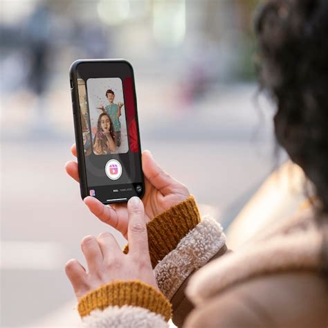Free Photo Side View Woman Holding Smartphone