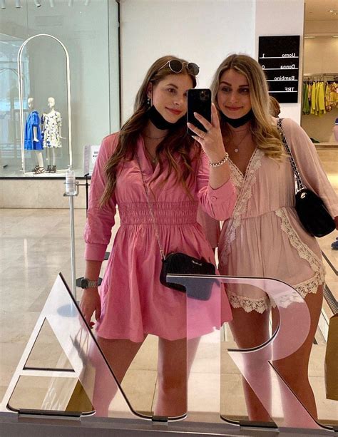 [2] Selfie In Dress R Pickone